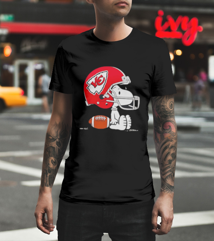 Snoopy Kansas City Chiefs Helmet Football T-Shirt