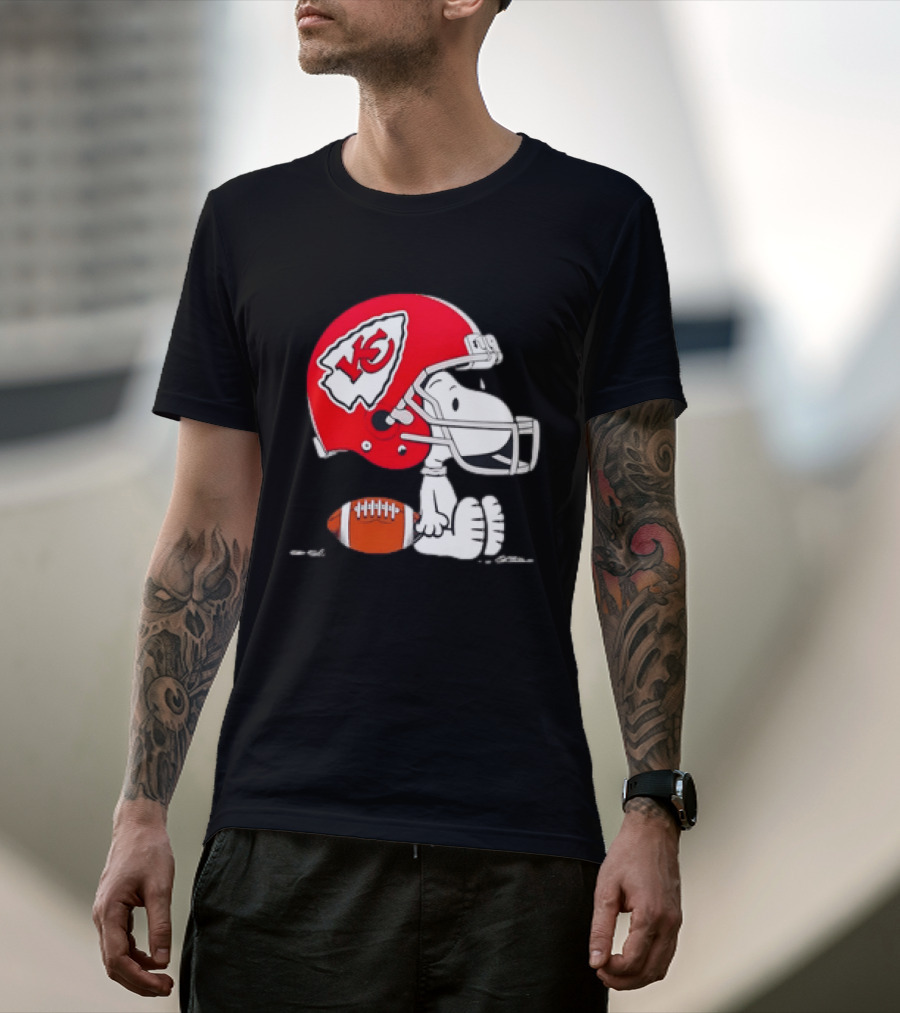 Snoopy Kansas City Chiefs Helmet Football T-Shirt
