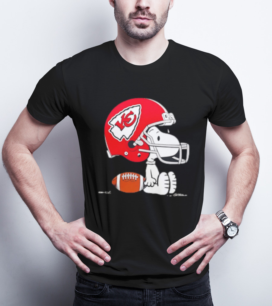 Snoopy Kansas City Chiefs Helmet Football T-Shirt