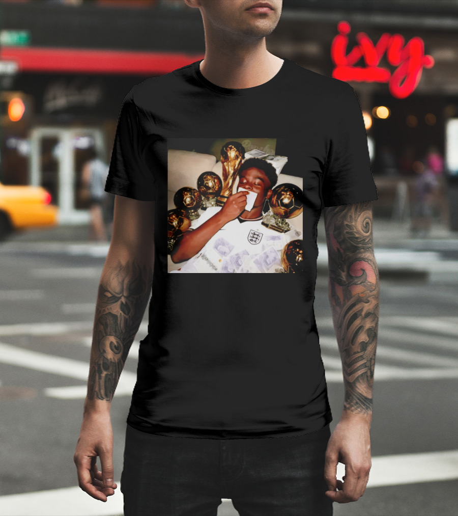 Bukayo Saka England National Team World Cup Trophies And Money T-Shirt
