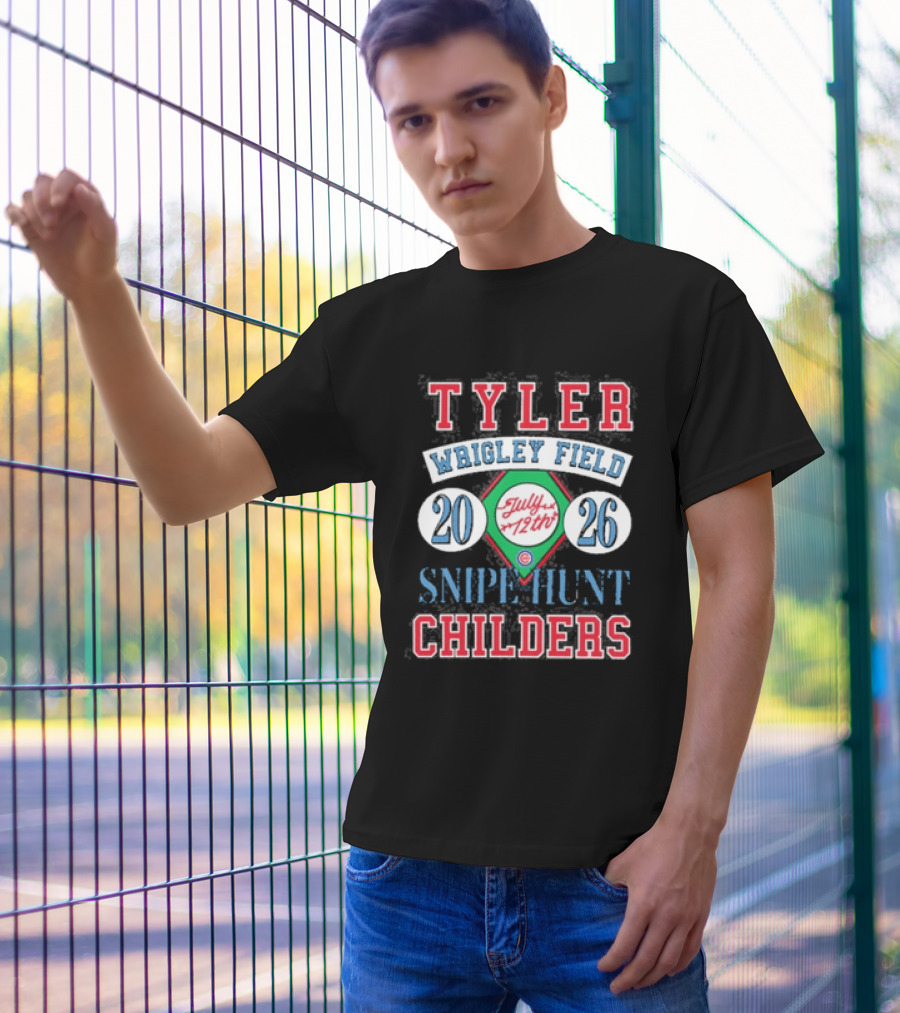 Tyler Childers Wrigley Field July 12th 2026 Chicago Cubs Sniff Hunt T-Shirt