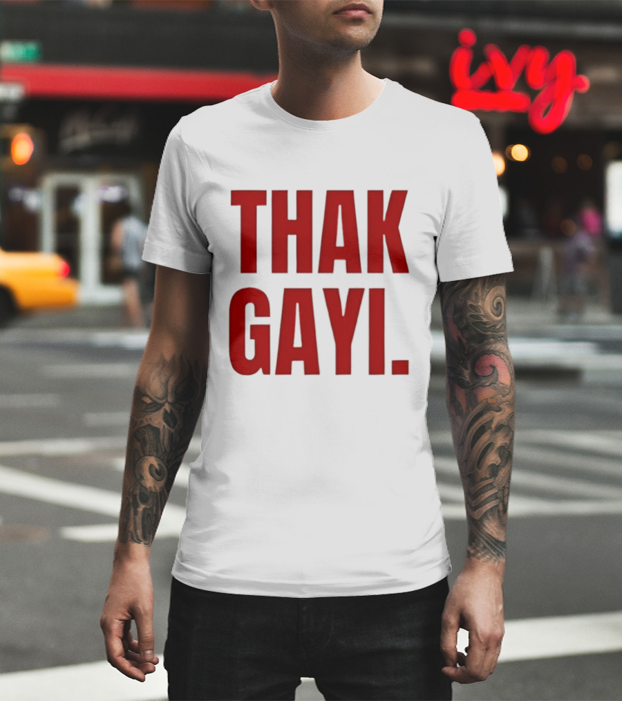 Thak Gayi Hindi Tired Exhausted Text Bold Red T-Shirt