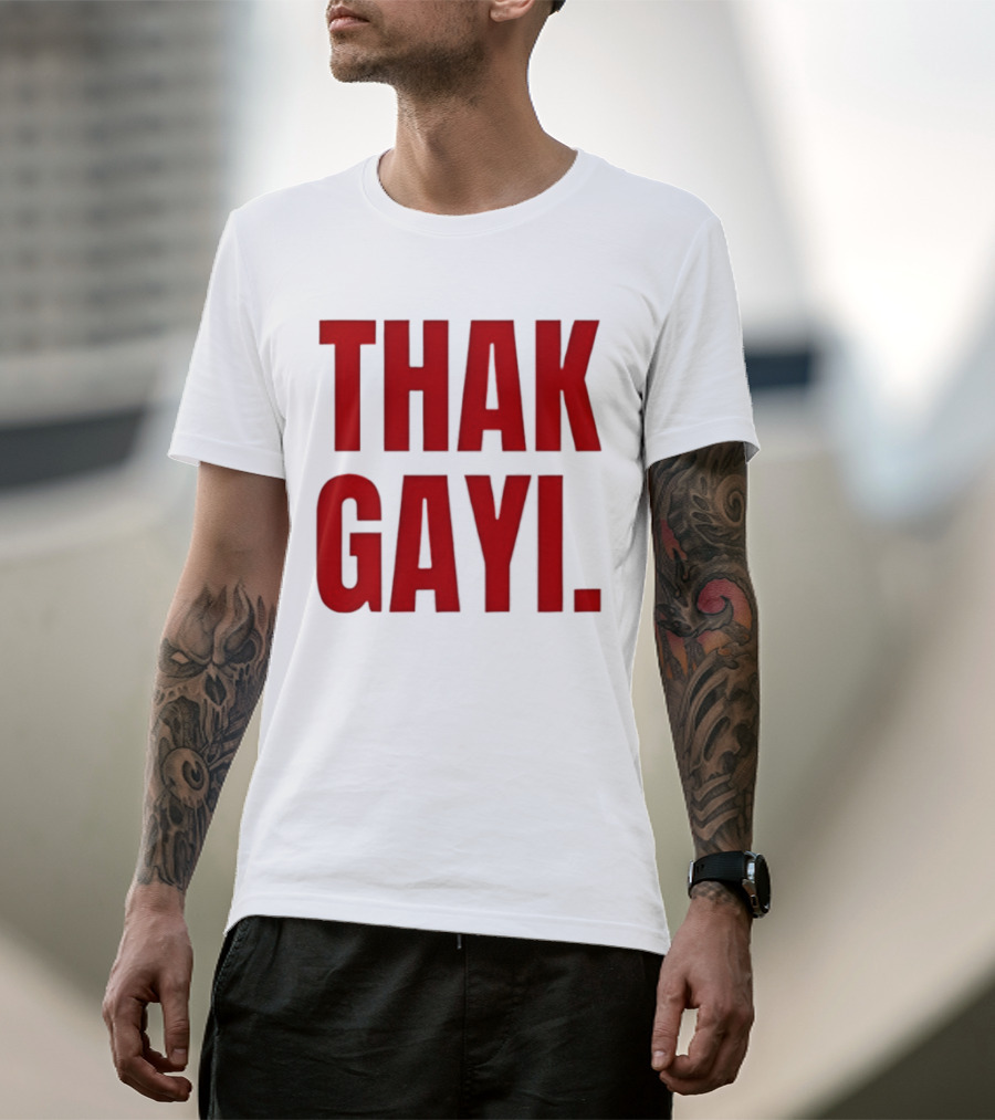 Thak Gayi Hindi Tired Exhausted Text Bold Red T-Shirt