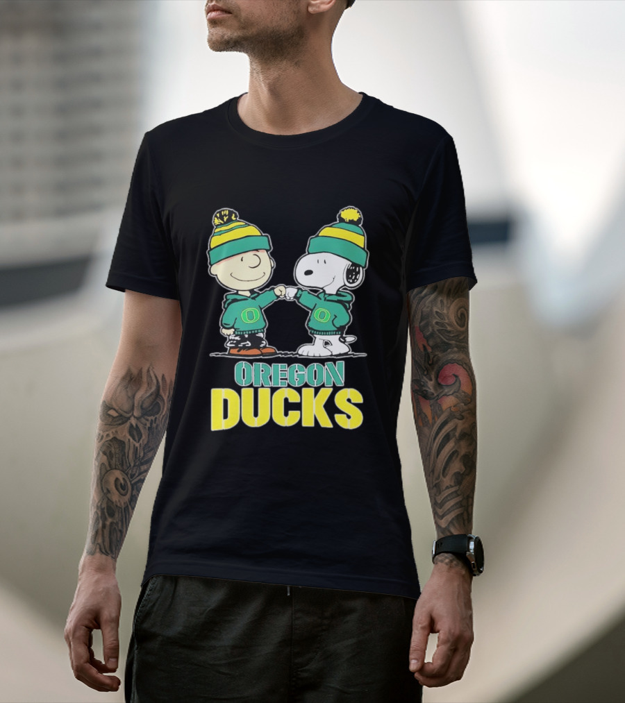 Charlie Brown Snoopy Fist Bump Oregon Ducks Fan Gear T-Shirt