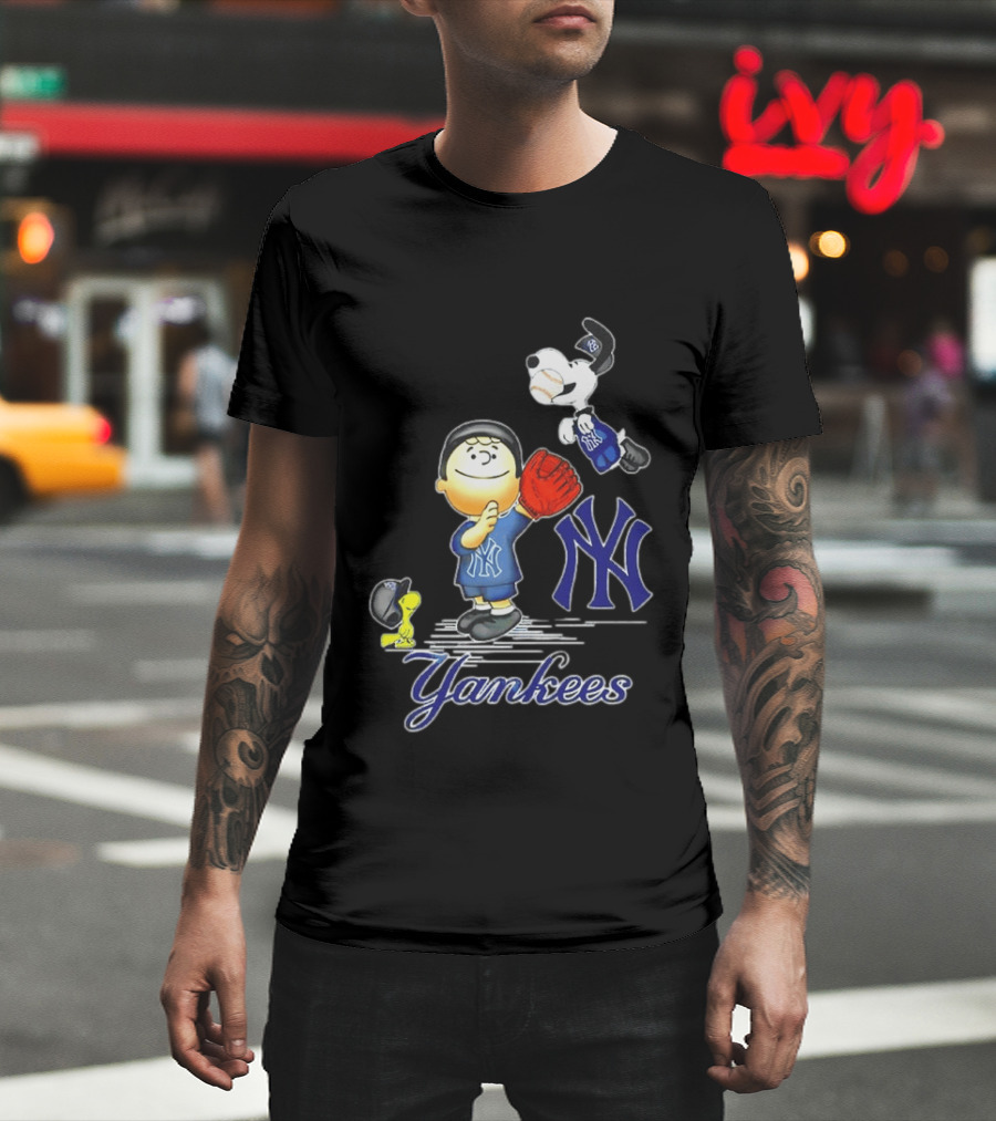 Snoopy Woodstock New York Yankees Peanuts Characters Baseball Fan T-Shirt
