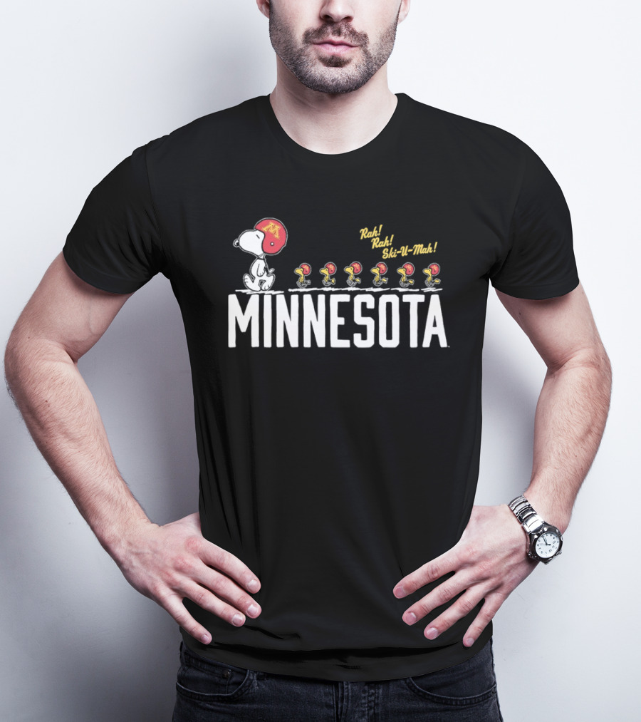 Peanuts Snoopy Minnesota Golden Gophers Ski U Mah Football Team T-Shirt