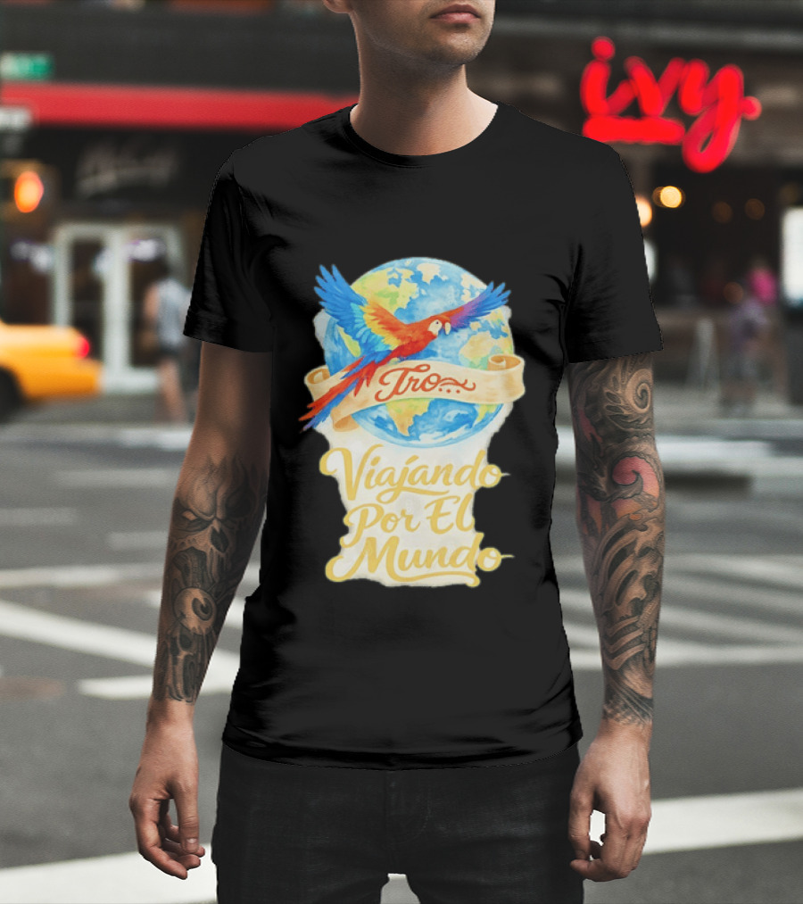 Tro Macaw Flying Across Globe Viaje Por El Mundo T-Shirt