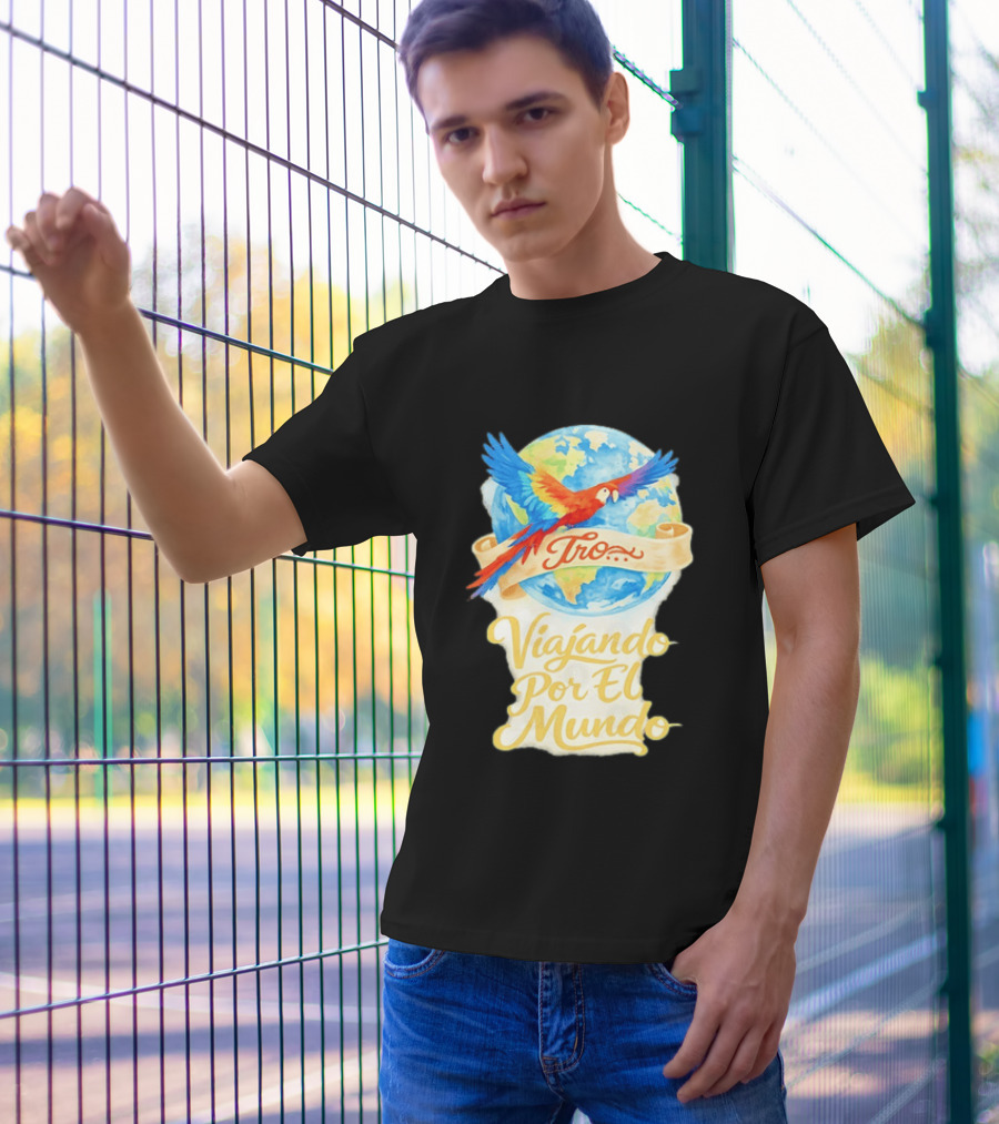 Tro Macaw Flying Across Globe Viaje Por El Mundo T-Shirt