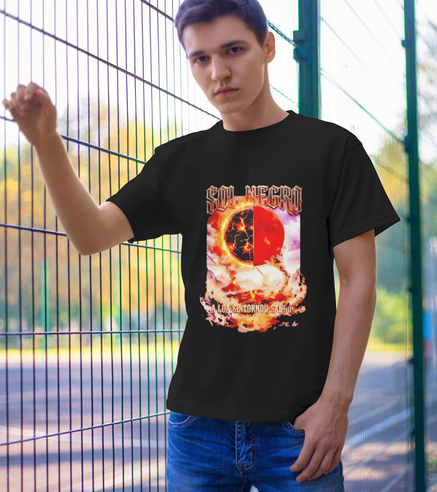 Sol Negro A Lua Se Tornou Sangue Eruptive Cosmic Phenomenon T-Shirt