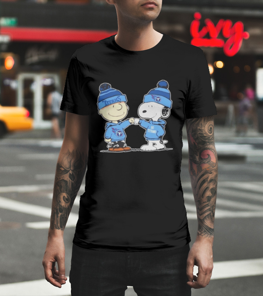 Peanuts Charlie Brown Snoopy Fist Bump Tennessee Titans Football Go Titans T-Shirt