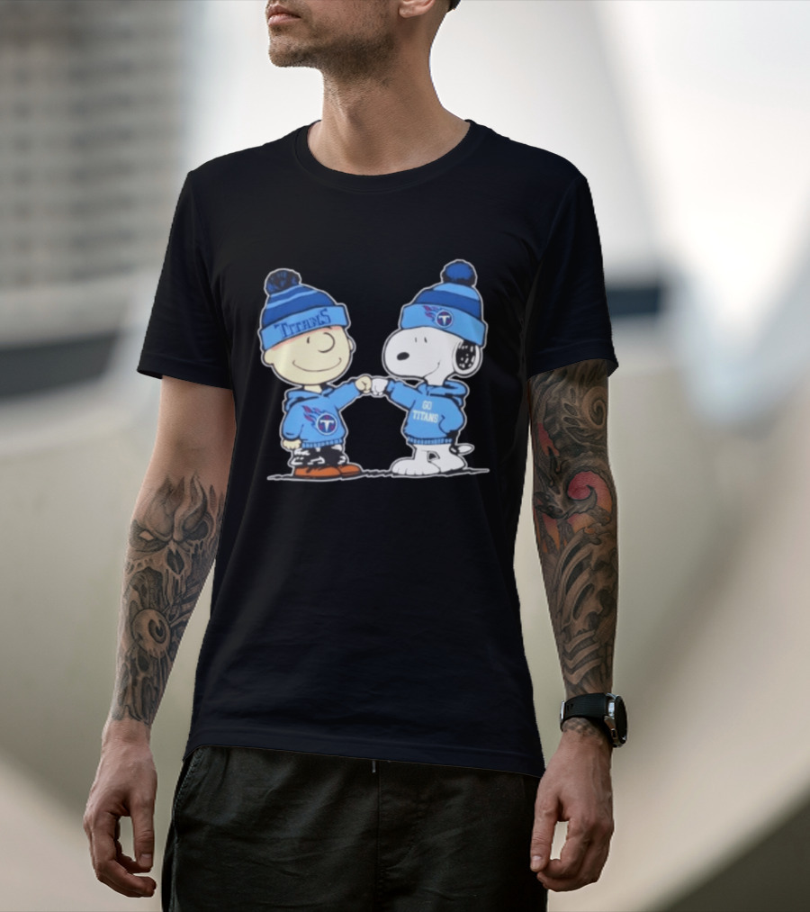 Peanuts Charlie Brown Snoopy Fist Bump Tennessee Titans Football Go Titans T-Shirt