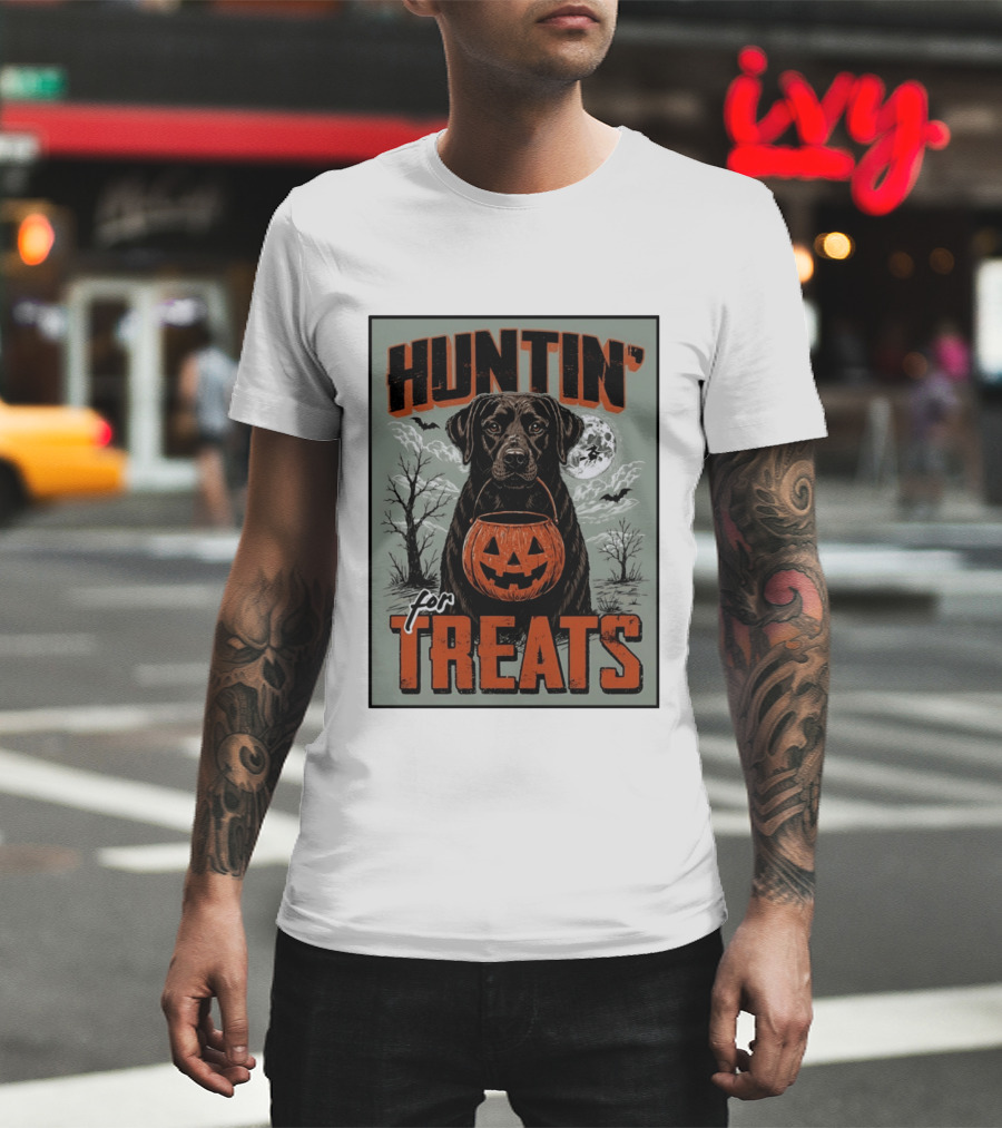 Black Labrador Huntin' For Treats Halloween Dog Moon And Jack O' Lantern T-Shirt