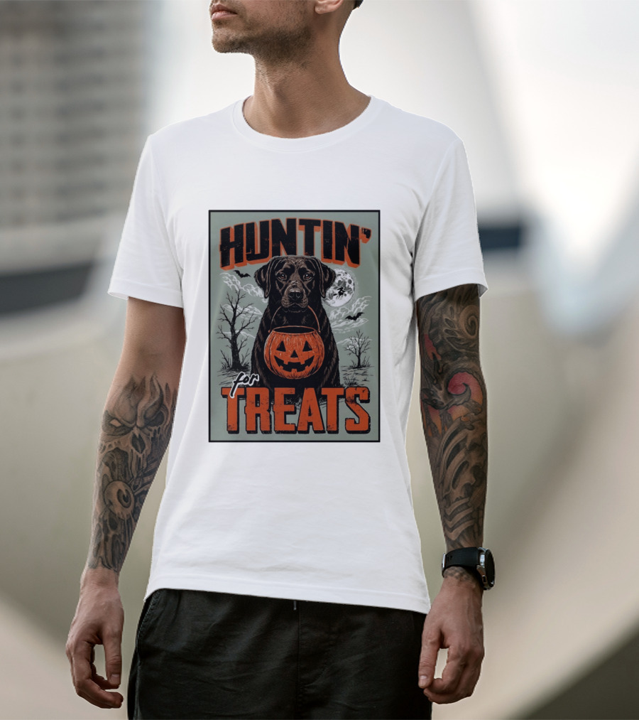 Black Labrador Huntin' For Treats Halloween Dog Moon And Jack O' Lantern T-Shirt
