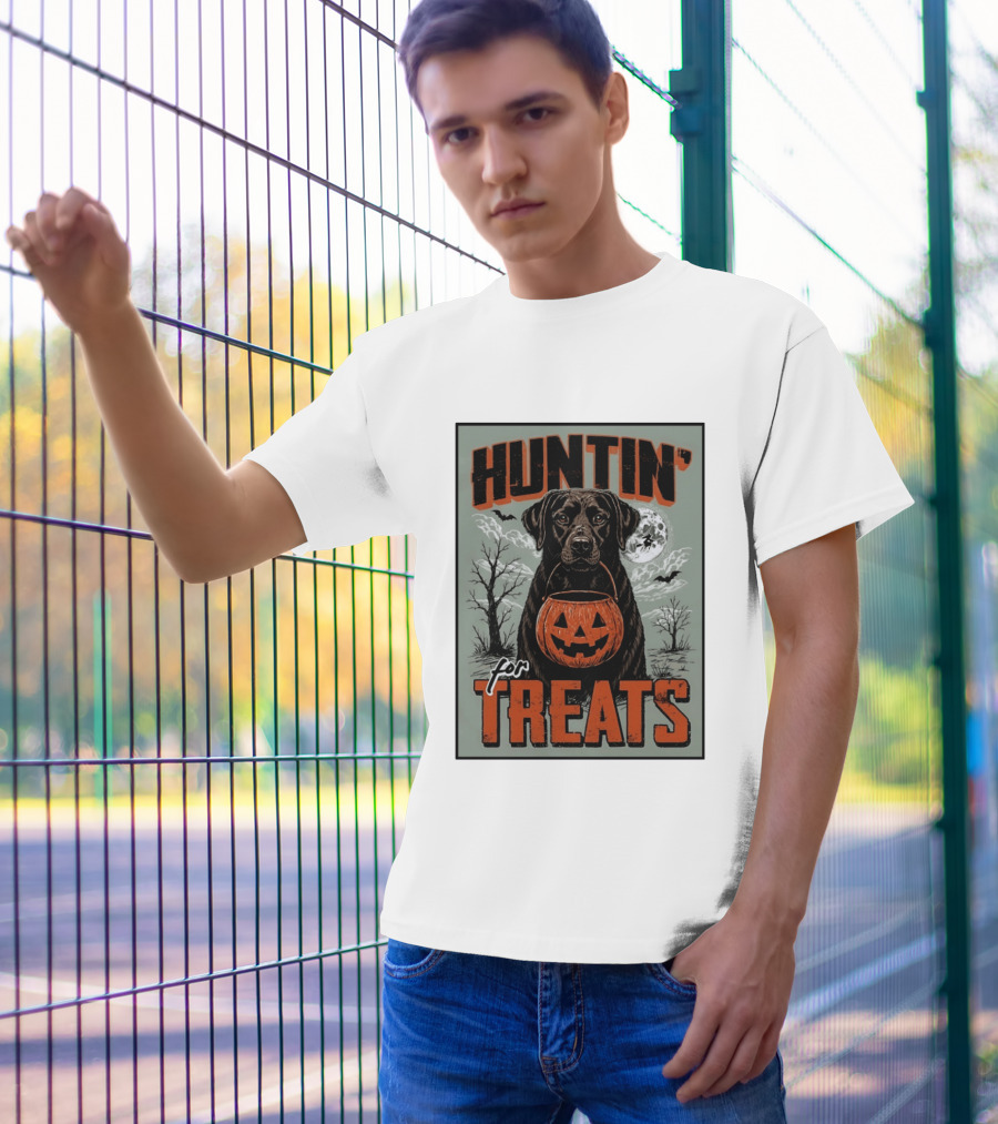 Black Labrador Huntin' For Treats Halloween Dog Moon And Jack O' Lantern T-Shirt