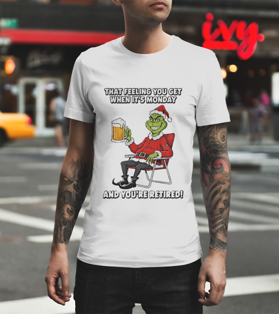 Grinch Santa Claus Enjoying Retirement On Mondays Christmas Humor T-Shirt
