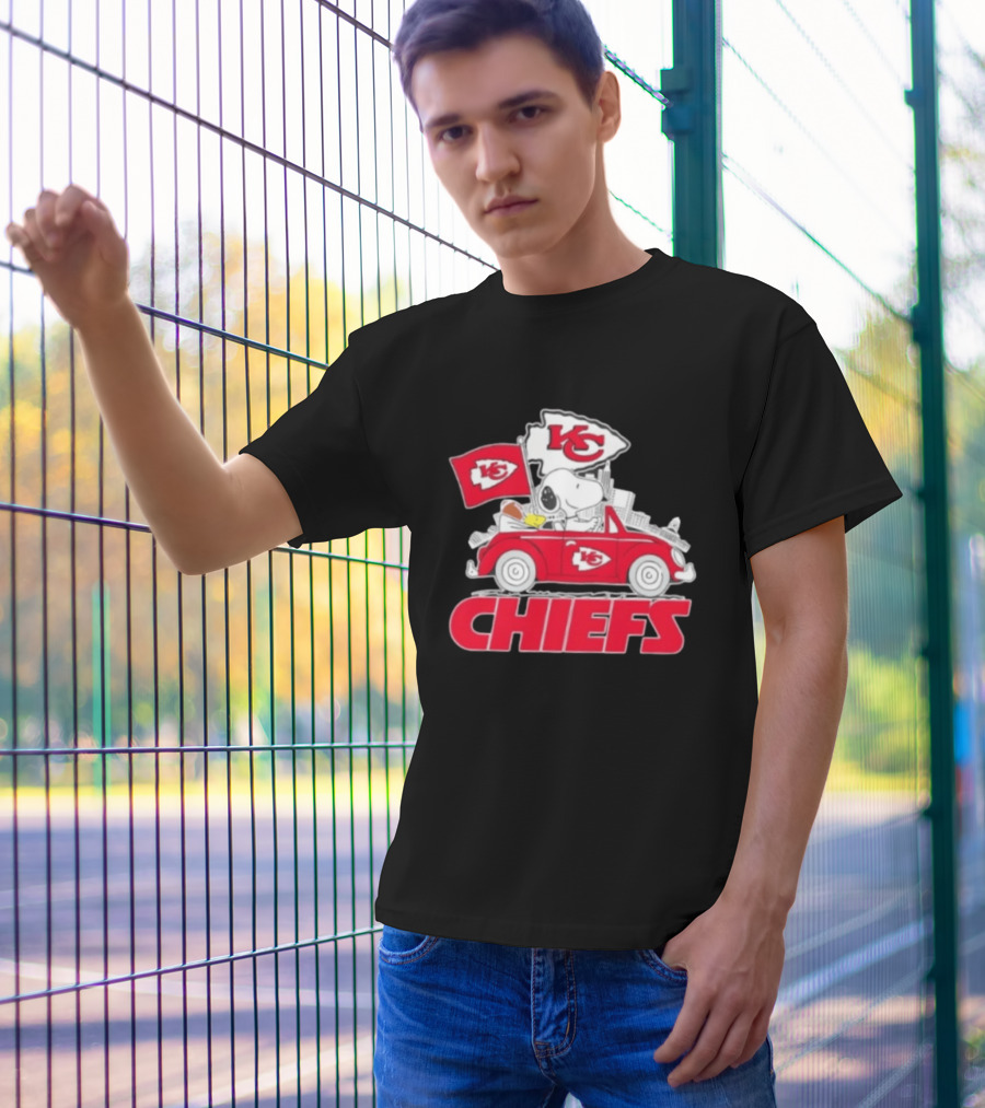 Snoopy Driving Kansas City Chiefs Car With Skyline And Flag T-Shirt