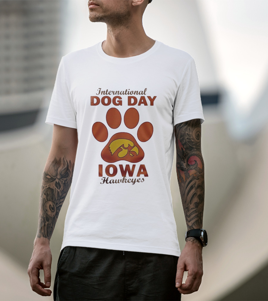 International Dog Day Iowa Hawkeyes Paw Print T-Shirt