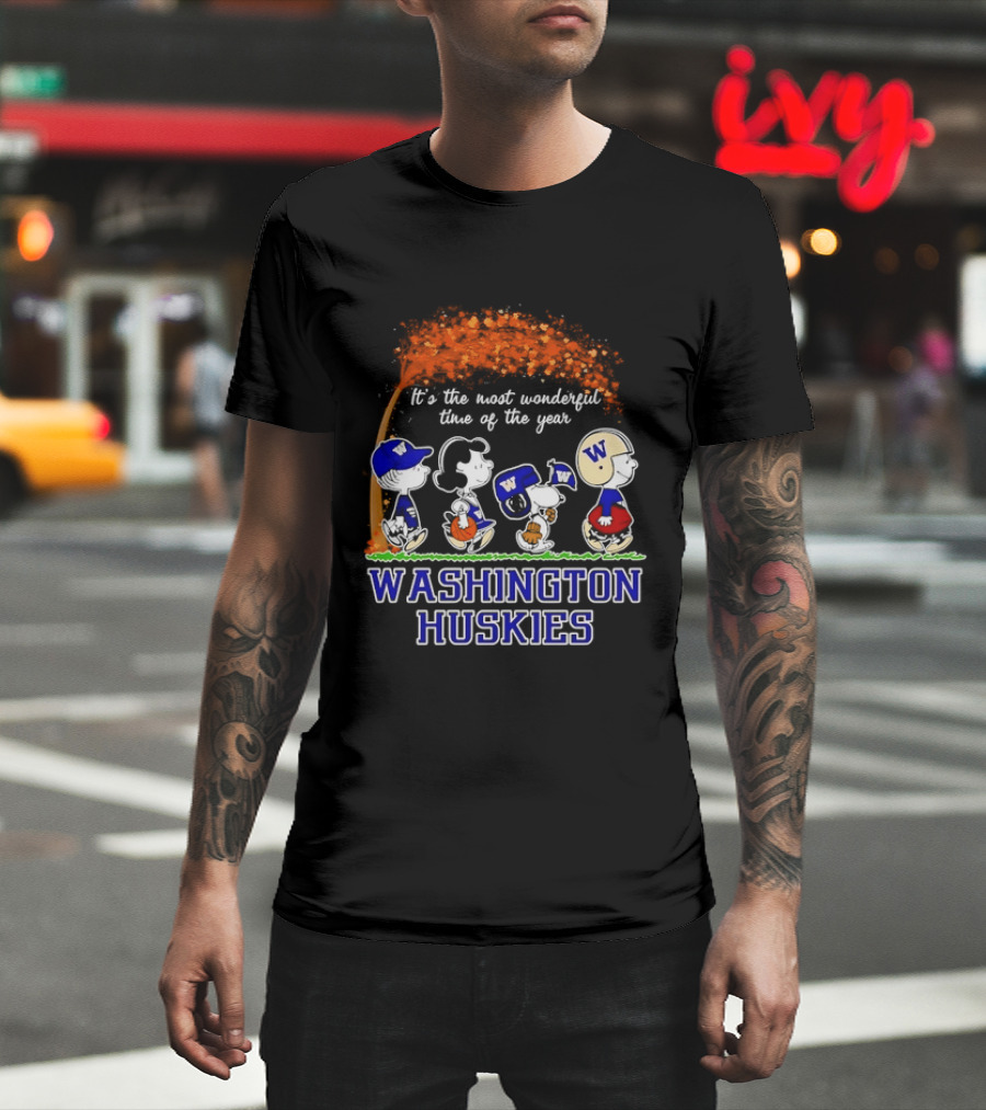 Washington Huskies Peanuts Characters It's The Most Wonderful Time Of The Year T-Shirt