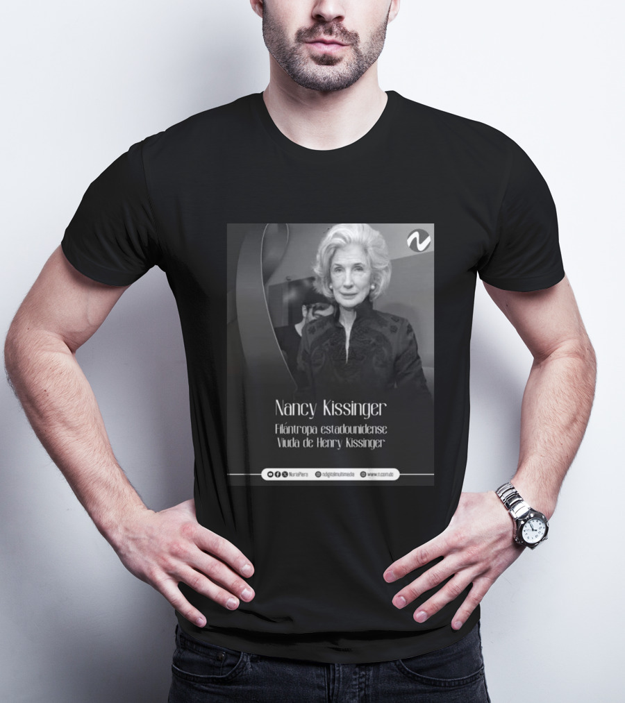 Nancy Kissinger Filántropa Estadounidense Viuda De Henry Kissinger Nuria Piera T-Shirt