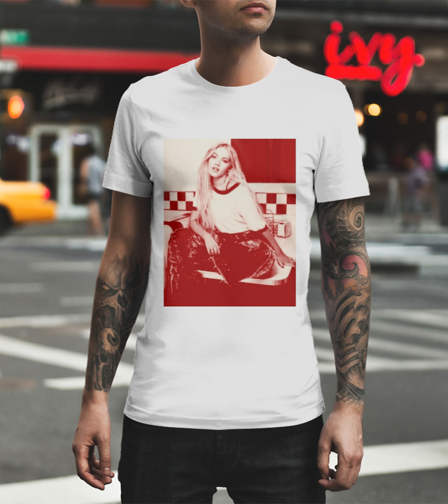Freya Skye Store Bad Taste Photo Retro Vibe Outfit With Distressed Jeans And Casual Raglan Top In Diner Setting T-Shirt