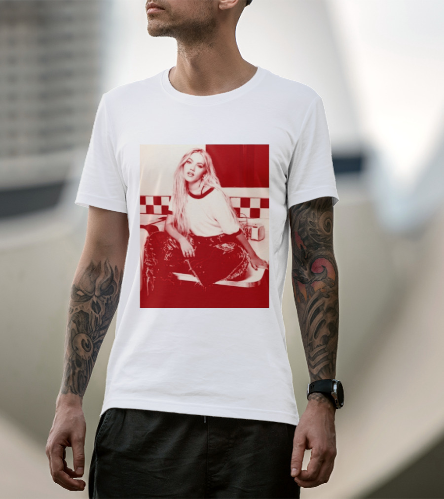 Freya Skye Store Bad Taste Photo Retro Vibe Outfit With Distressed Jeans And Casual Raglan Top In Diner Setting T-Shirt