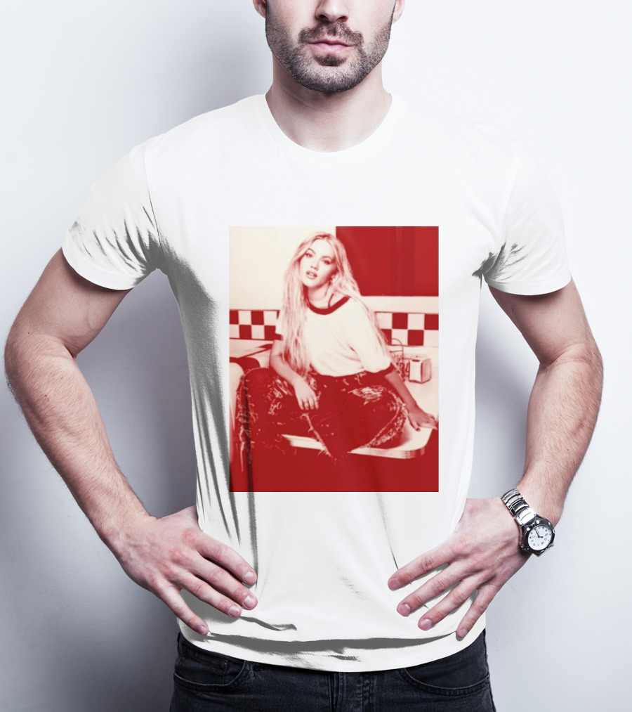 Freya Skye Store Bad Taste Photo Retro Vibe Outfit With Distressed Jeans And Casual Raglan Top In Diner Setting T-Shirt