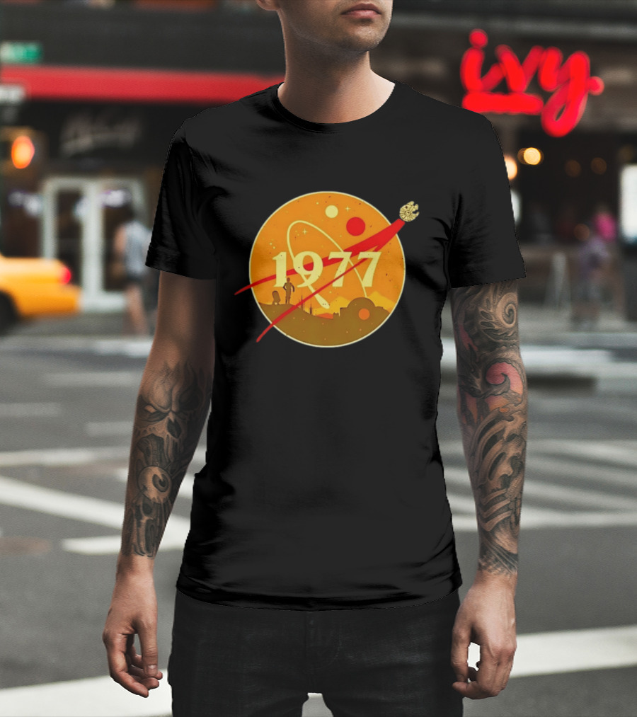 Star Wars 1977 Millennium Falcon Space Desert Silhouette Planetary Orbit T-Shirt