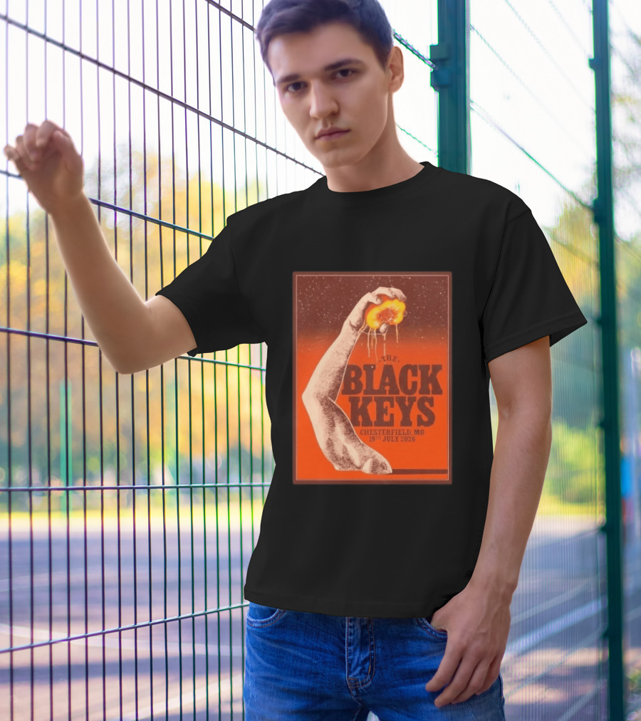 The Black Keys Chesterfield MO July 19 2026 Concert Vintage Hand Holding Peach T-Shirt