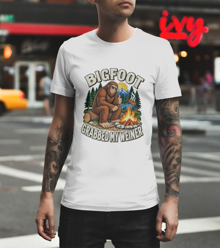Bigfoot Grabbed My Weiner Sasquatch Campfire Scene T-Shirt