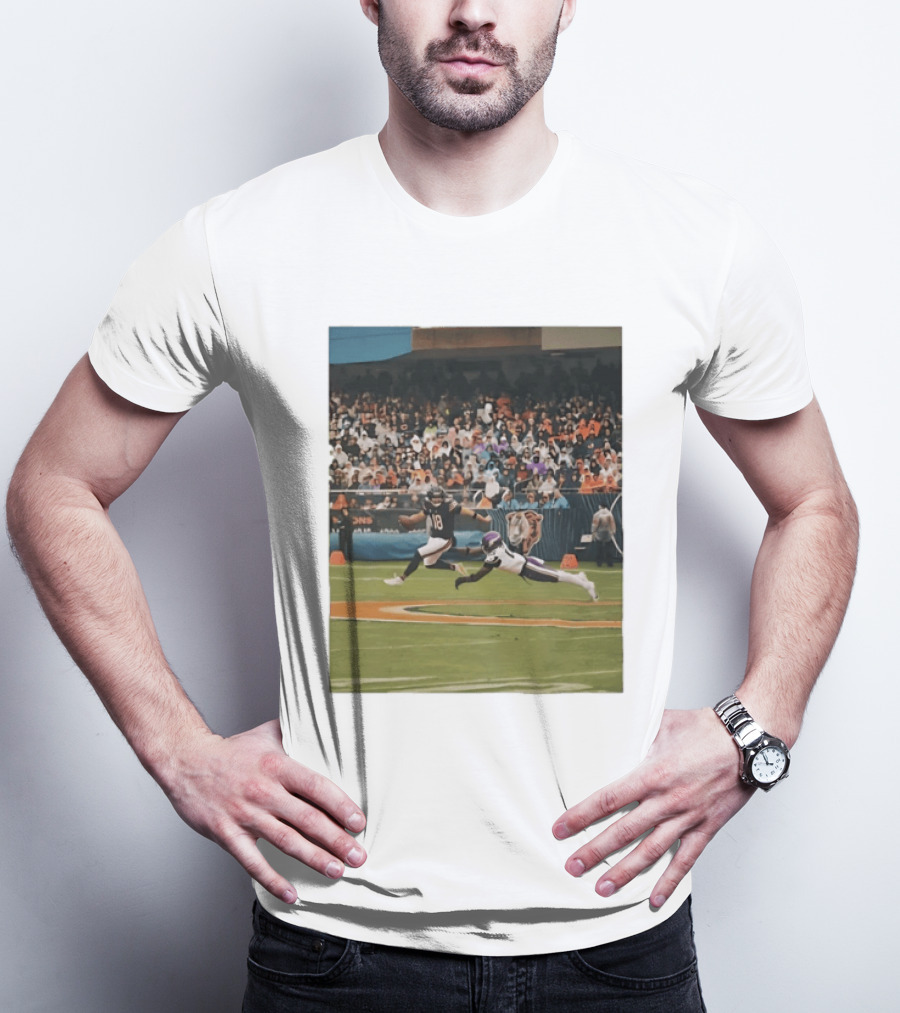 Chicago Bears Vs Minnesota Vikings NFL Game Action Sports Photo T-Shirt