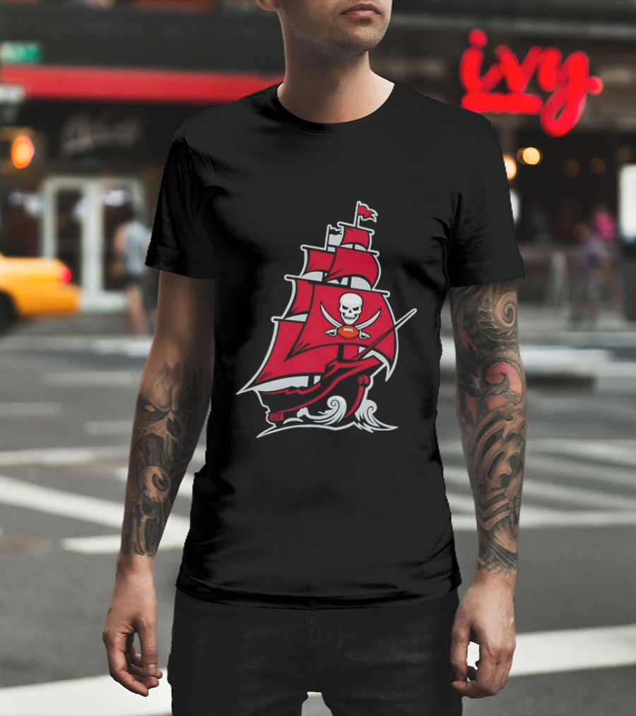 Tampa Bay Buccaneers Pirate Ship Skull Football T-Shirt