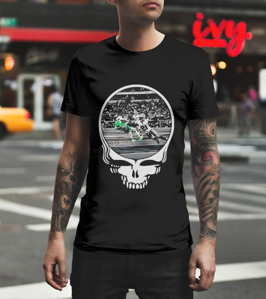 DeVonta Smith Philadelphia Eagles Football Action Skull T-Shirt