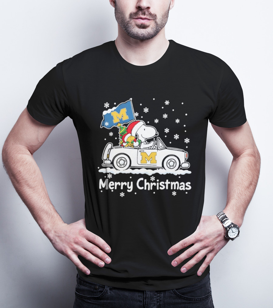 University Of Michigan Wolverines Snoopy Woodstock Christmas Car Flag Snowflakes T-Shirt