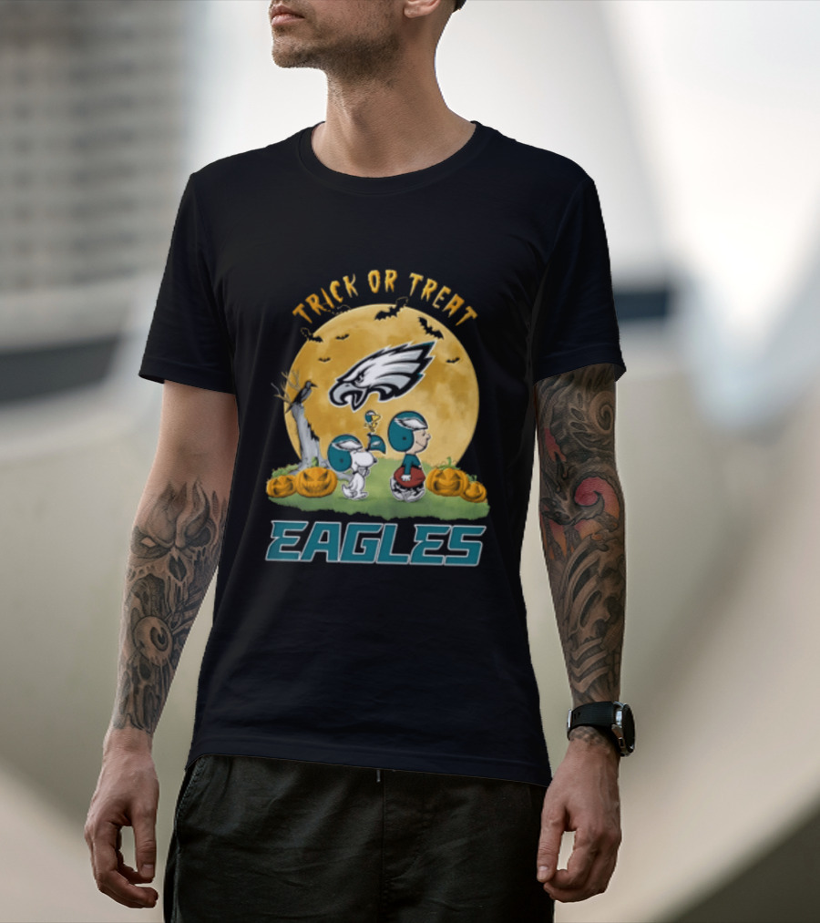 Philadelphia Eagles Trick Or Treat Snoopy Charlie Brown Full Moon Pumpkins T-Shirt