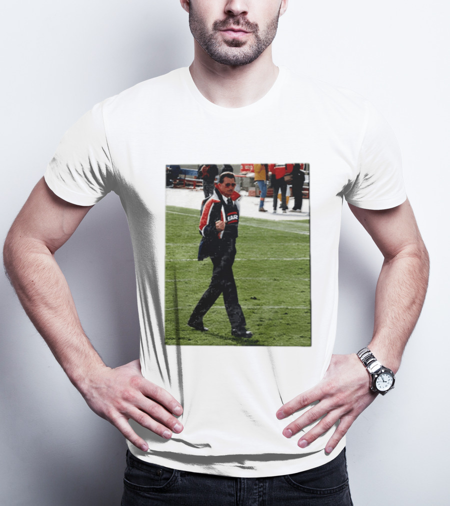 Mike Ditka Chicago Bears Coach Iconic Sideline Moment T-Shirt