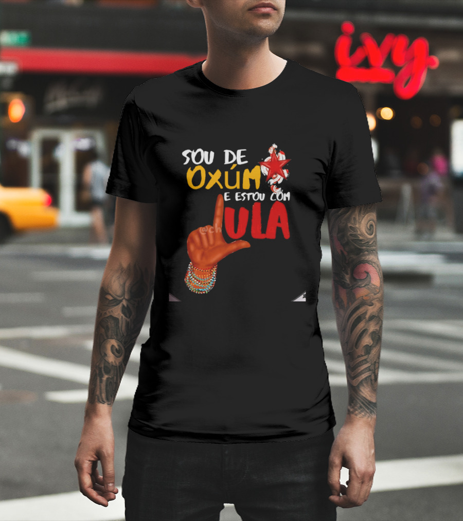 Sou De Oxúm E Estou Com Lula Oxum Brasil Beaded Hand Red Star T-Shirt