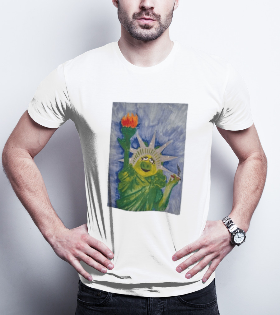 Miss Piggy Statue Of Liberty Muppets Smoking Statue T-Shirt