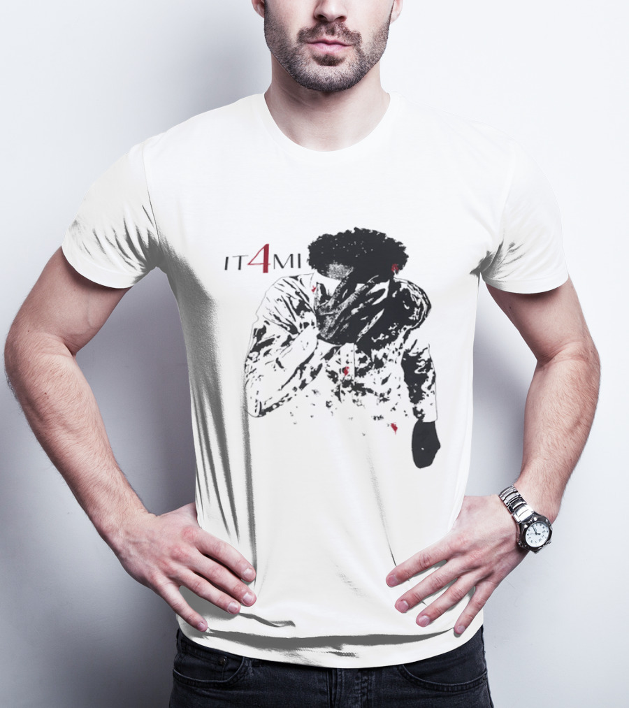 IT 4 MI Character Holding Face Visual T-Shirt