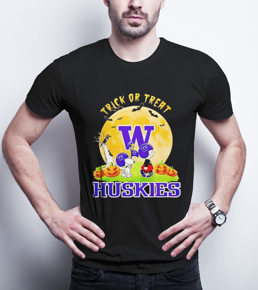 Washington Huskies Trick Or Treat Charlie Brown And Snoopy Halloween T-Shirt