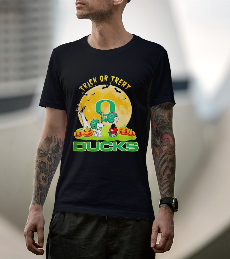 Oregon Ducks Charlie Brown Snoopy Halloween Trick Or Treat T-Shirt