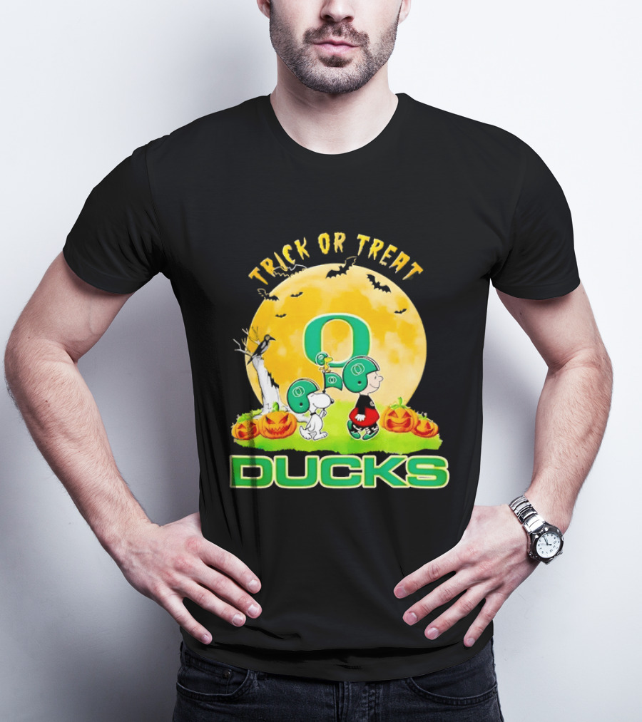 Oregon Ducks Charlie Brown Snoopy Halloween Trick Or Treat T-Shirt