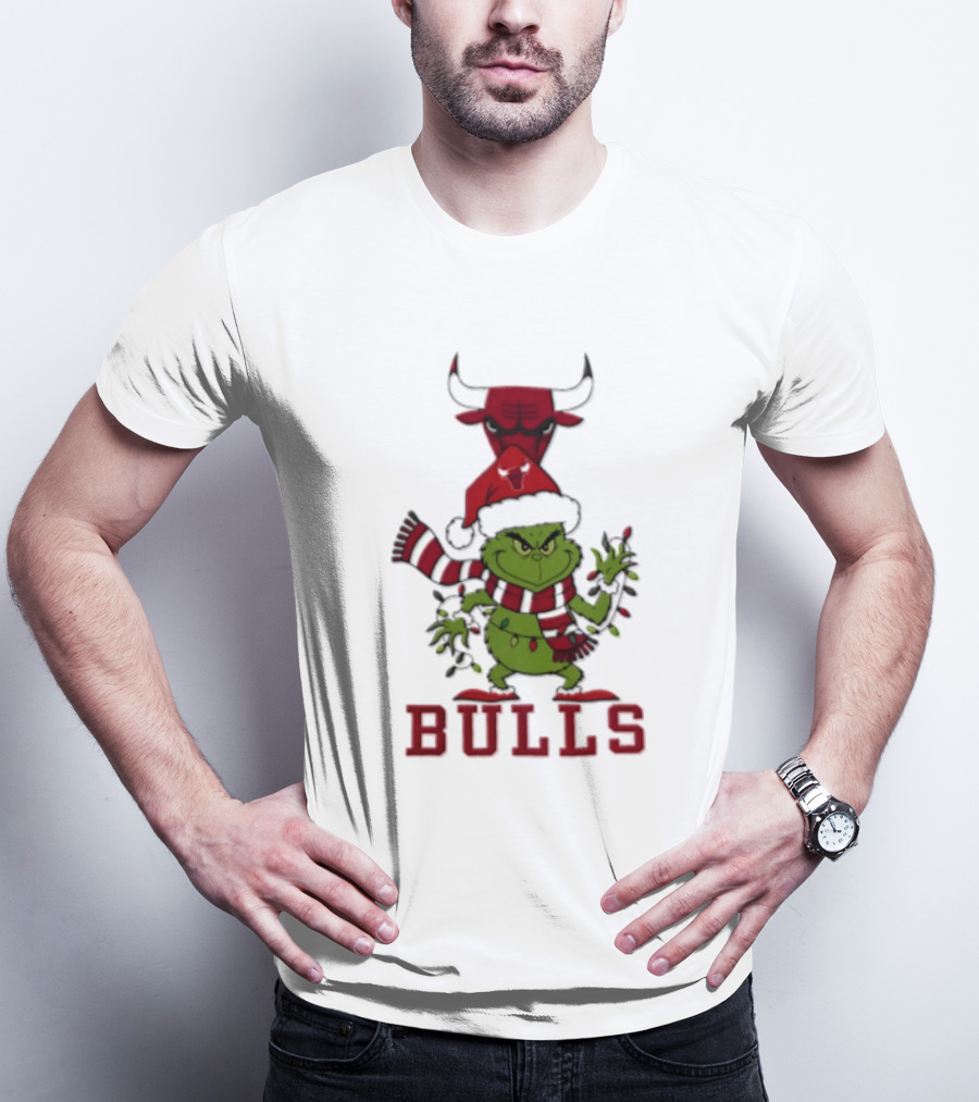 Grinch Chicago Bulls Christmas Heart Hands 2026 T-Shirt