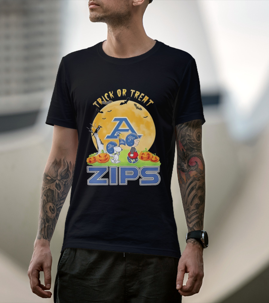Charlie Brown Snoopy Woodstock Akron Zips Halloween Trick Or Treat Moon Walk T-Shirt