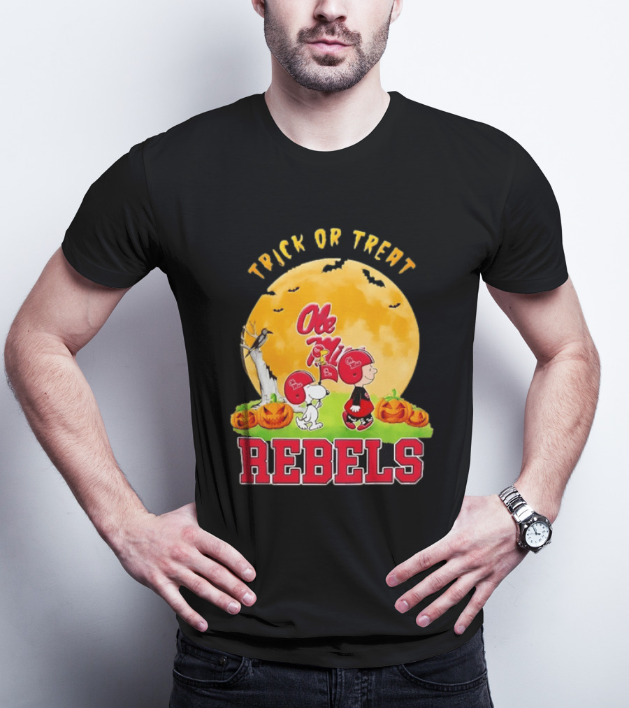 Trick Or Treat Snoopy Charlie Brown Woodstock Ole Miss Rebels Halloween Moon T-Shirt