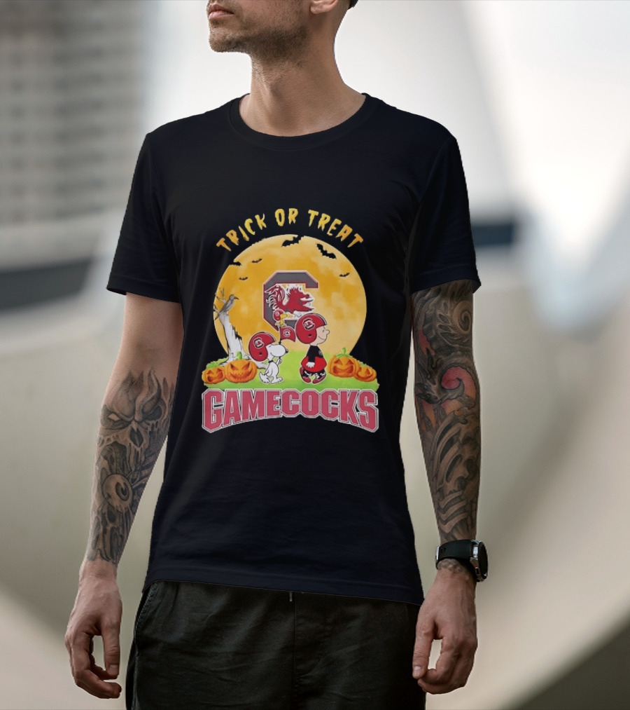 Trick Or Treat South Carolina Gamecocks Snoopy Charlie Brown Woodstock Halloween Moon T-Shirt
