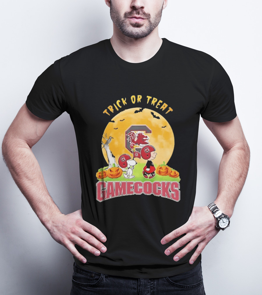 Trick Or Treat South Carolina Gamecocks Snoopy Charlie Brown Woodstock Halloween Moon T-Shirt