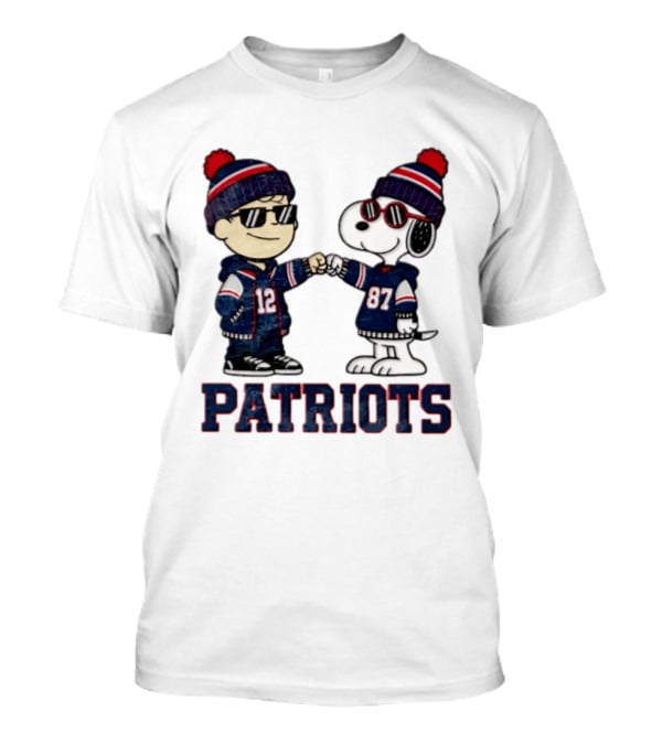 New England Patriots Charlie Brown Snoopy 12 87 Fan Gear T-Shirt