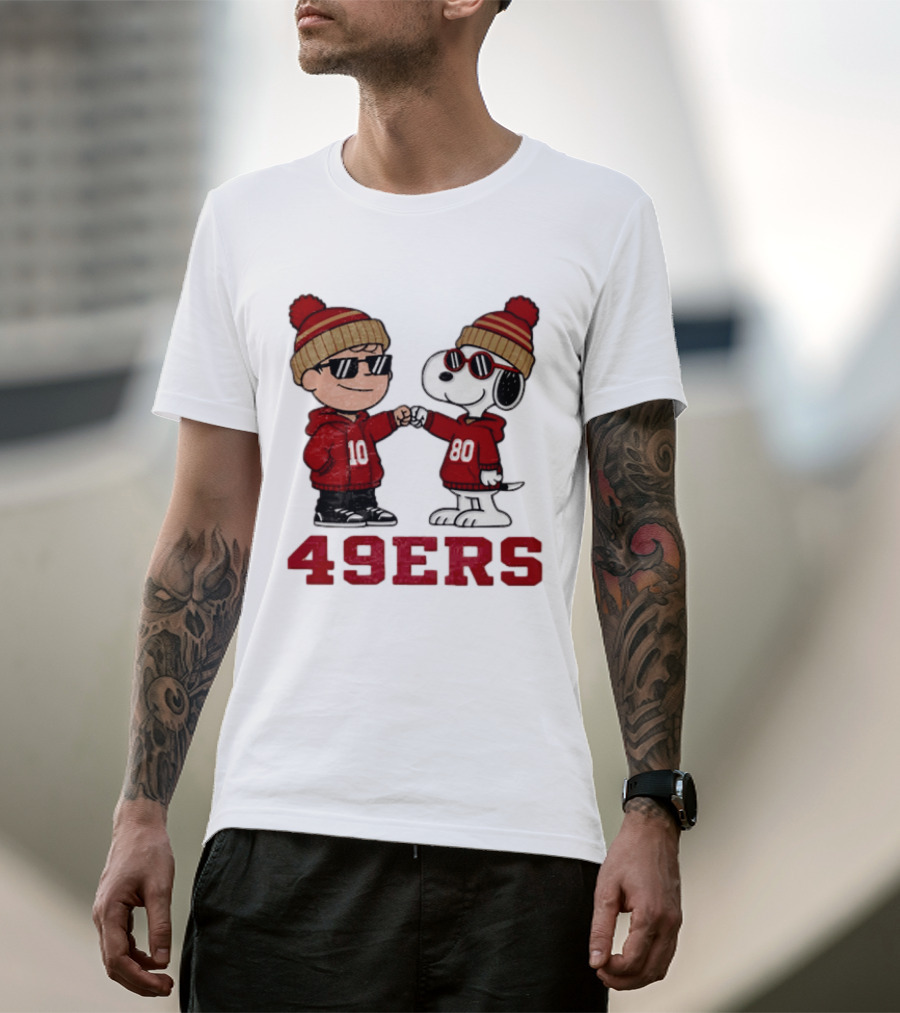 San Francisco 49ers Charlie Brown Snoopy 49ERS Fist Bump Beanies T-Shirt
