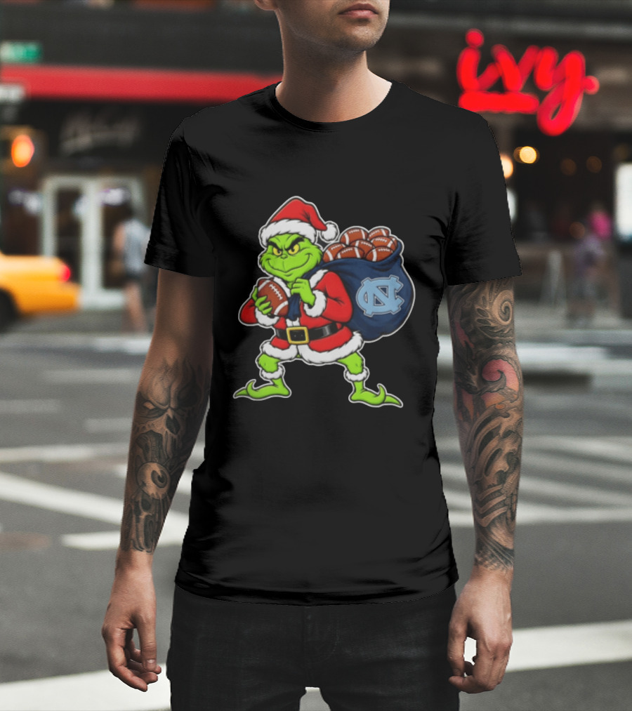 Grinch Santa North Carolina Tar Heels Holding Chiefs Footballs Christmas T-Shirt