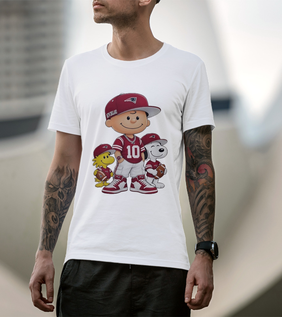Patriots Charlie Brown Woodstock Snoopy Number 10 Football Fans T-Shirt